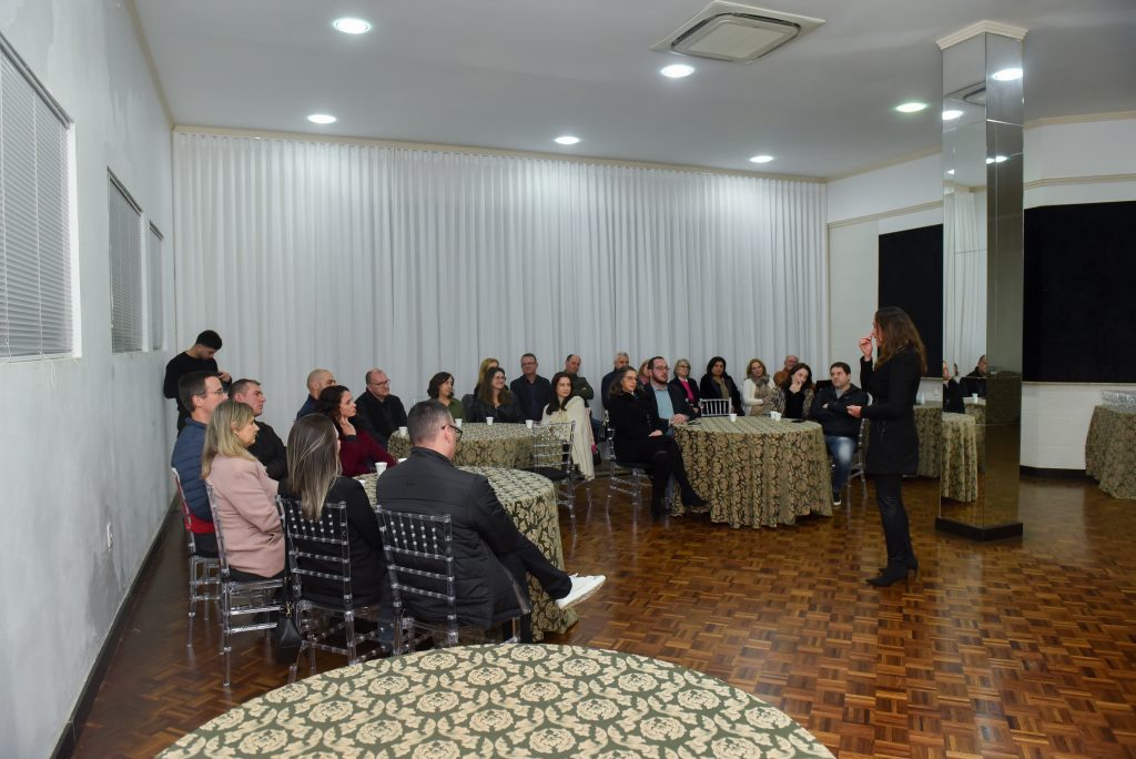 Pais de Debutantes do CER Atlântico participam de palestra com ...